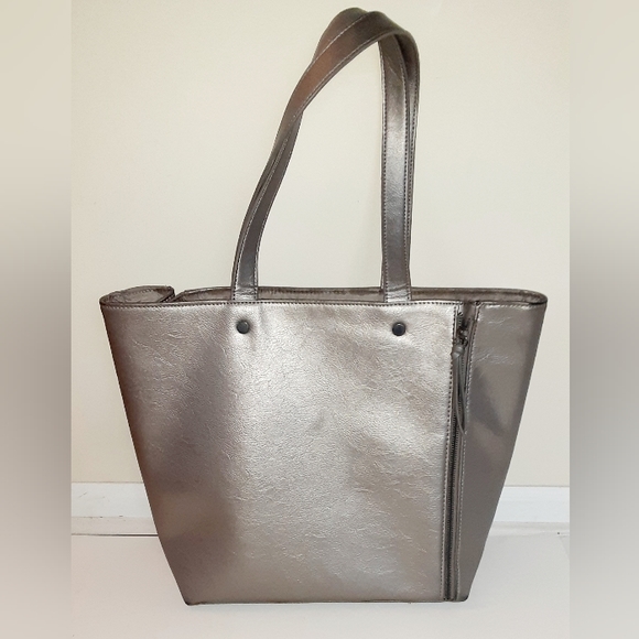 Neiman Marcus | Bags | Neiman Marcus Silver Tote Bag With A Side Zipper ...